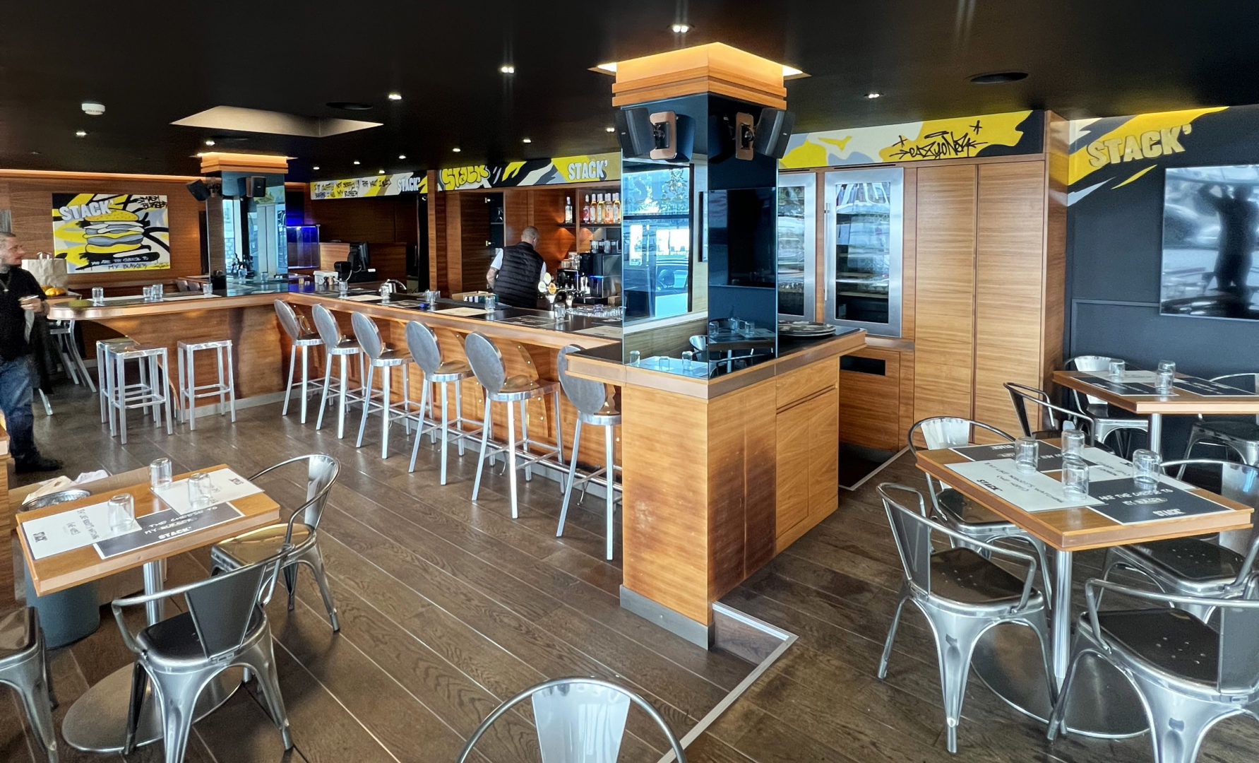 Décoration Graffiti au Restaurant Stack'em Smash Burgers à Genève ...